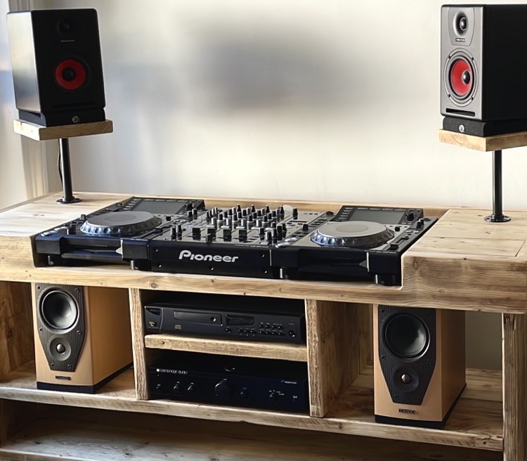 Drop-front DJ unit for CDJ and controllers with multiple storage shelv ...